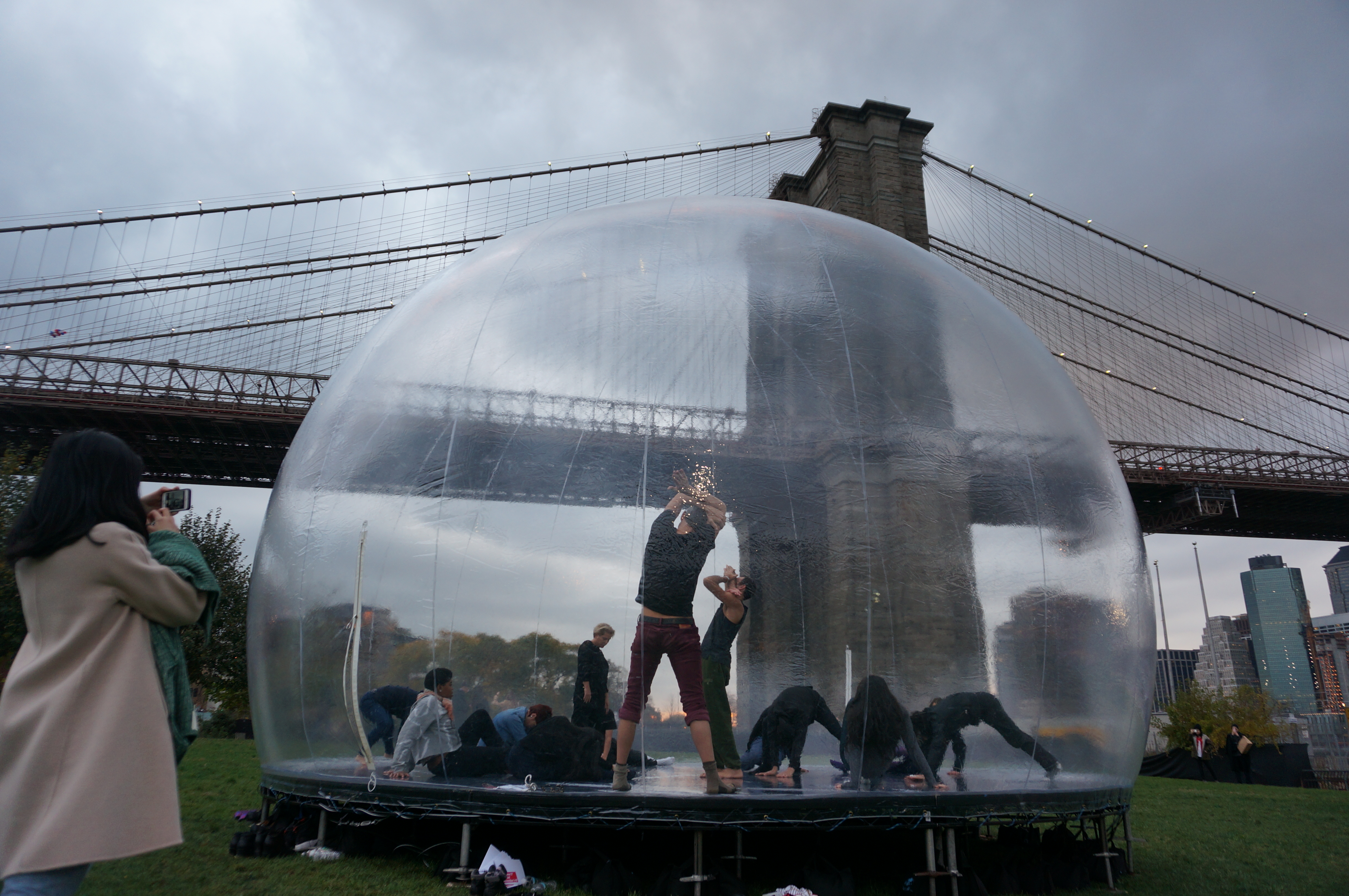 New York Cliché of the Day: Bubble Installation in Brooklyn Bridge Park ...